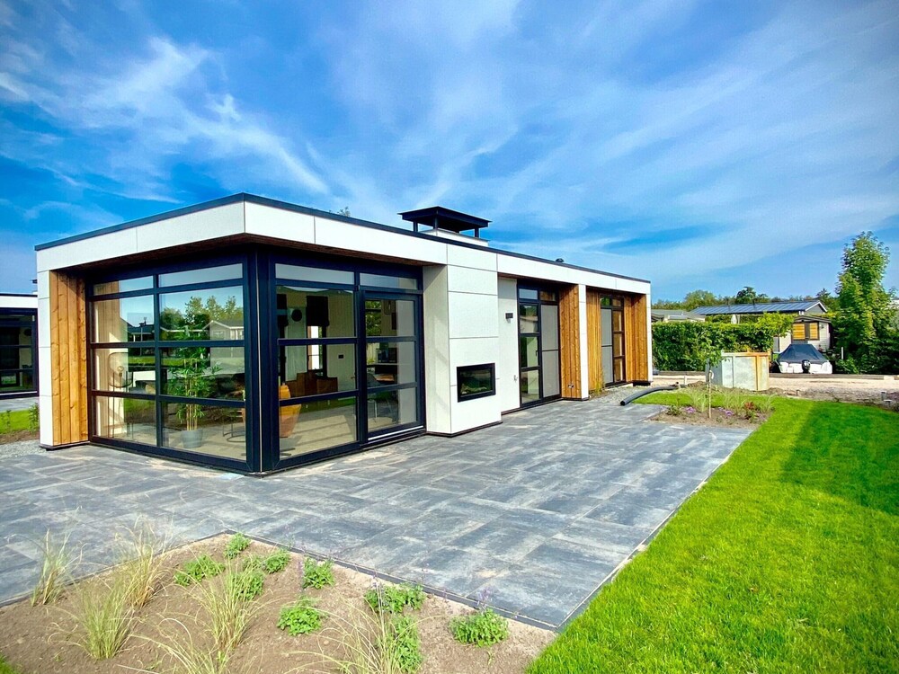 House With Three Bathrooms, On A Holiday Park - Hilversum