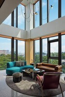 Suite (Spot) | Minibar, cofre no quarto, secretária 