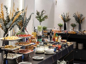 Pequeno-almoço tipo buffet diário incluído 