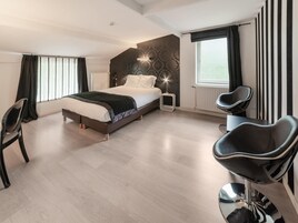 Casa | 10 quartos, com mobília individualizada, roupa de cama fornecida 