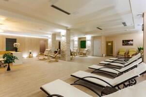 Sauna, banheira de hidromassagem, banho turco, fontes termais/minerais 