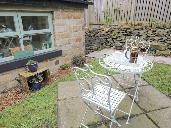 Bumble Cottage, Pet Friendly, With A Garden In Netherthong - Holmfirth