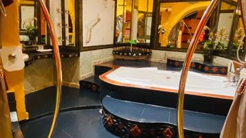 Suite, 1 cama king-size | Banheira de hidromassagem privativa