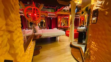 Quarto júnior, 1 cama King | Camas com colchões de espuma com sistema de memória, cofres nos quartos