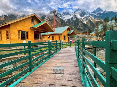 The FrozenFall Resort - Gulmarg