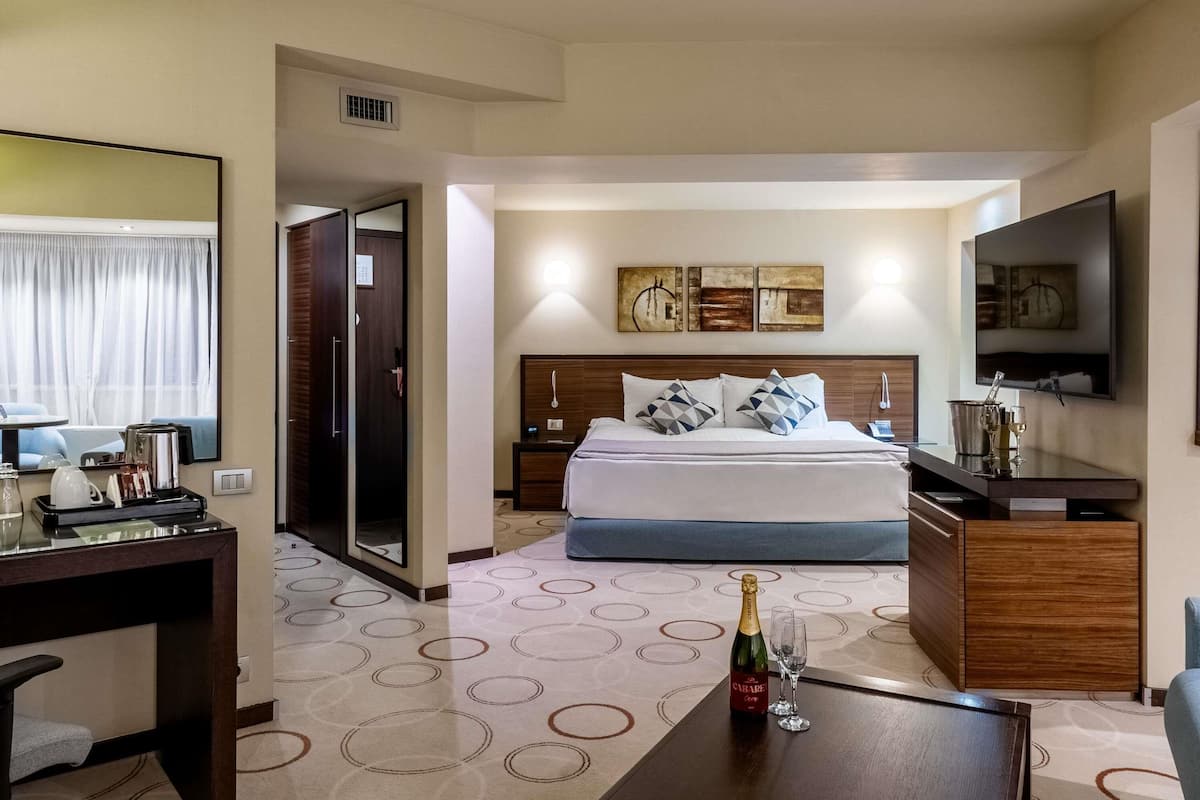 Quarto Standard, 1 cama king-size | Minibar, cofre no quarto, quartos insonorizados, ferro/tábua de engomar