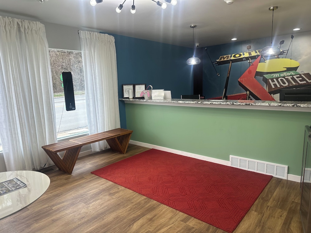 Lighthouse Inn & Suites - Cincinnati Township