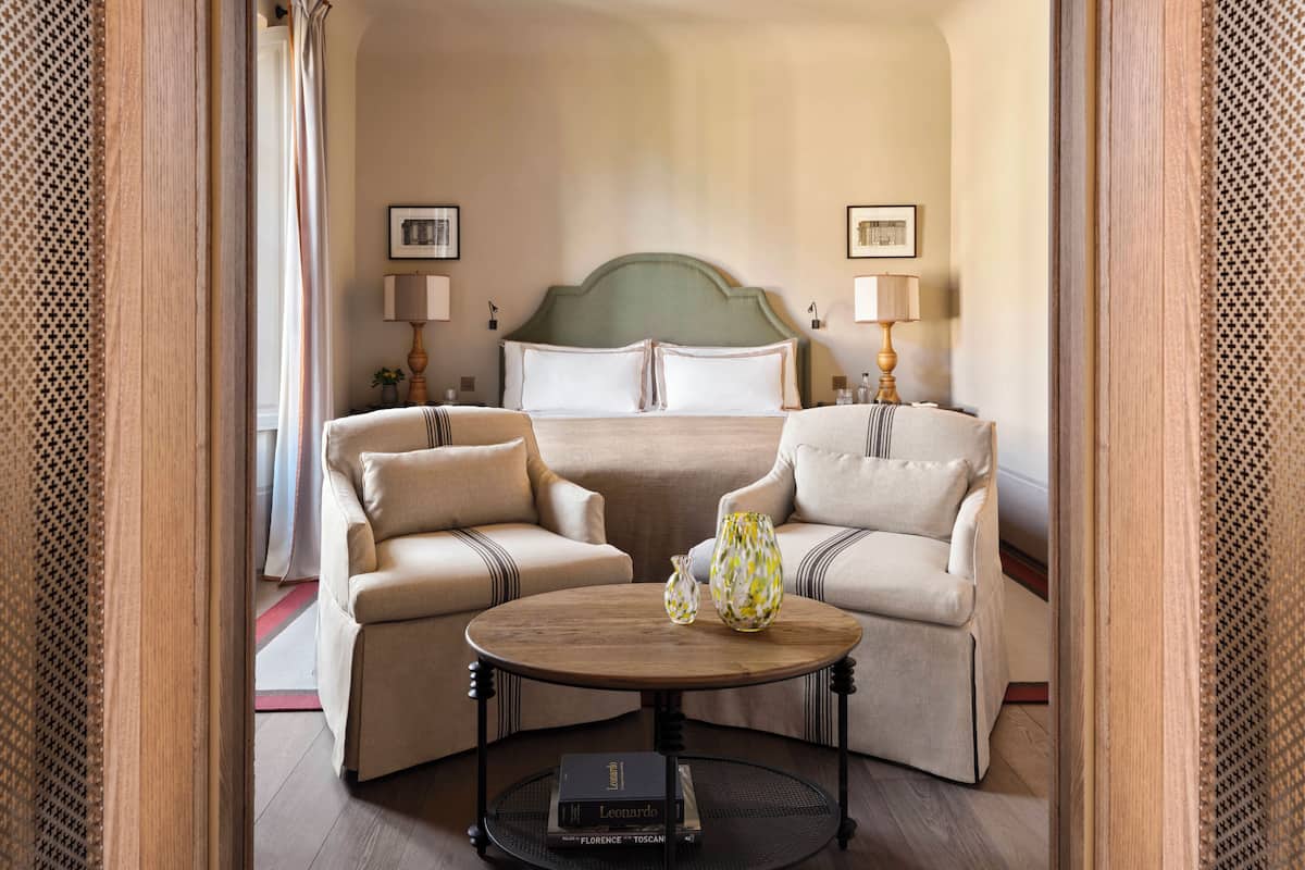 Quarto clássico, 1 cama King (Arcata) | 1 quarto, roupas de cama premium, frigobar, cofres nos quartos