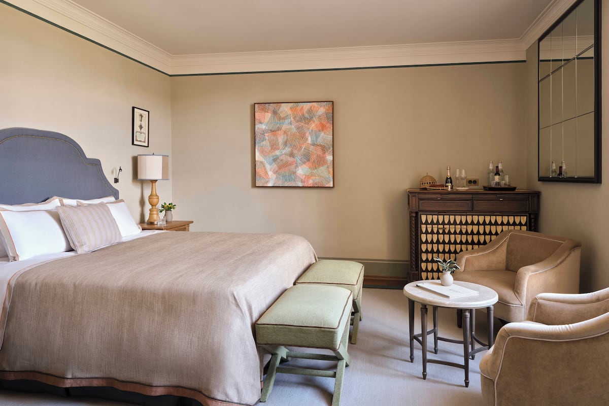Quarto, 1 cama King (Campagna View) | 1 quarto, roupas de cama premium, frigobar, cofres nos quartos