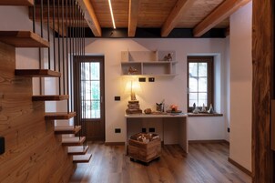 Quarto de Luxo, varanda, vista para a montanha | Edredões de penas, secretária 