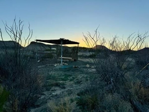 Longhorn Ranch Motel - Full Hook-up Rv Park With Power And Sewer - Texas