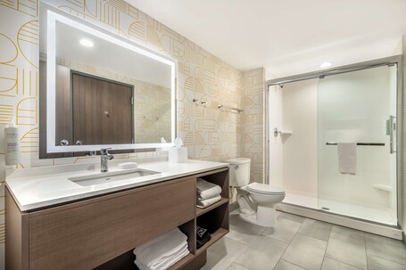 Suite, 1 quarto | Duche na casa de banho