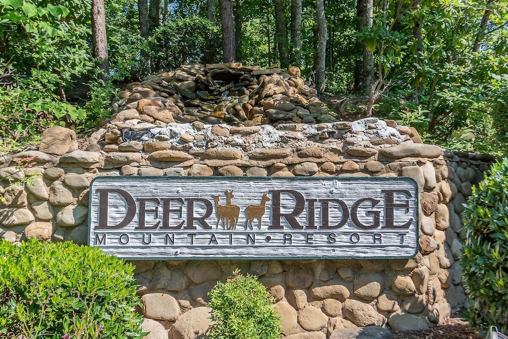 Deer Ridge Mountain Resort - Great Smoky Mountains National Park