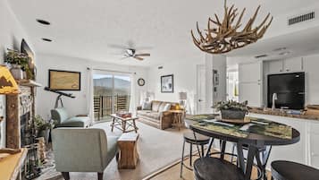 Little Cub | Sleeps 4 Mountain Views Indoor Pool & Hot Tub | Área de estar