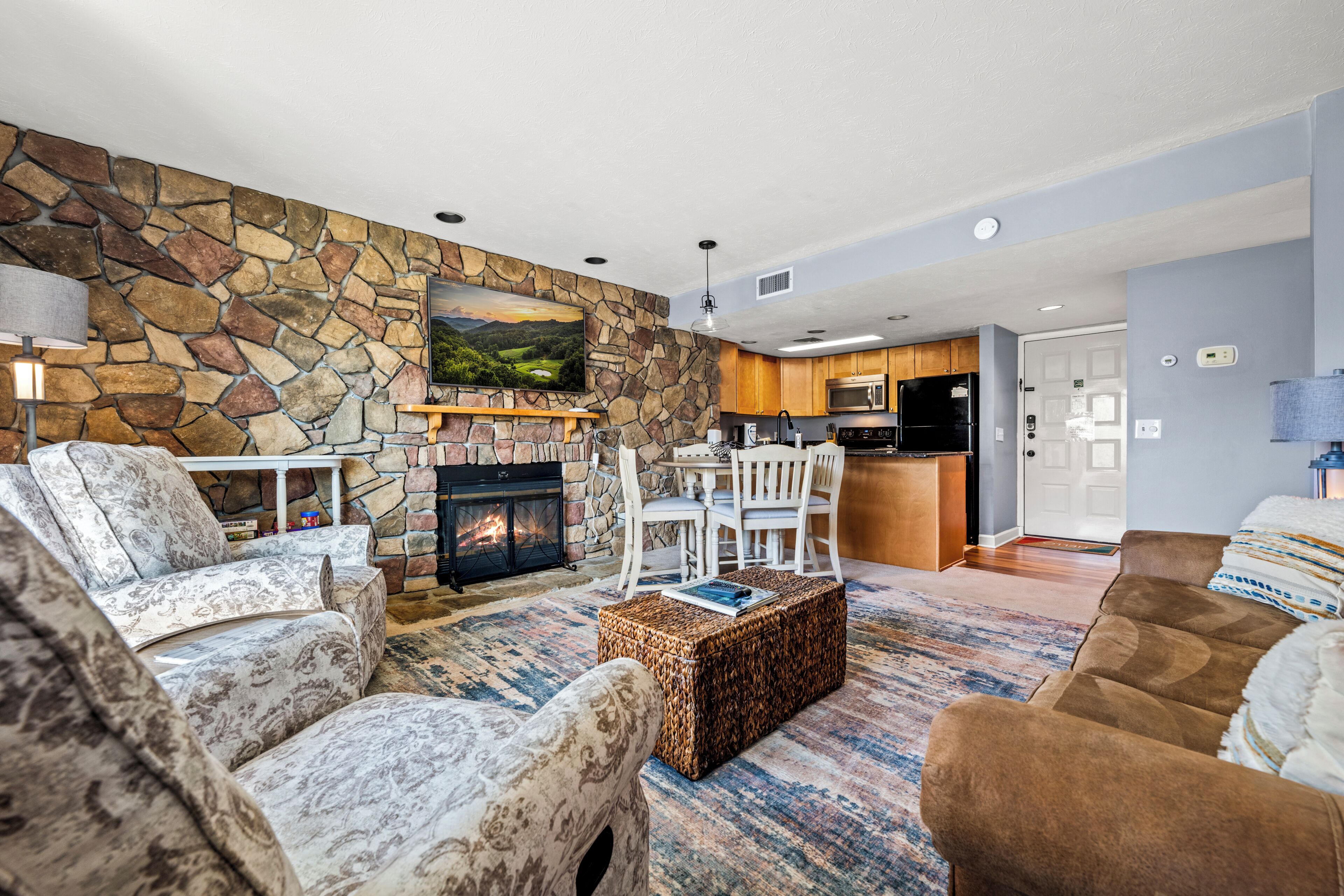 Quarto Duplo Comfort, 2 quartos, não fumadores, vista para a montanha | Ferro/tábua de engomar, Wi-fi grátis, roupa de cama fornecida 