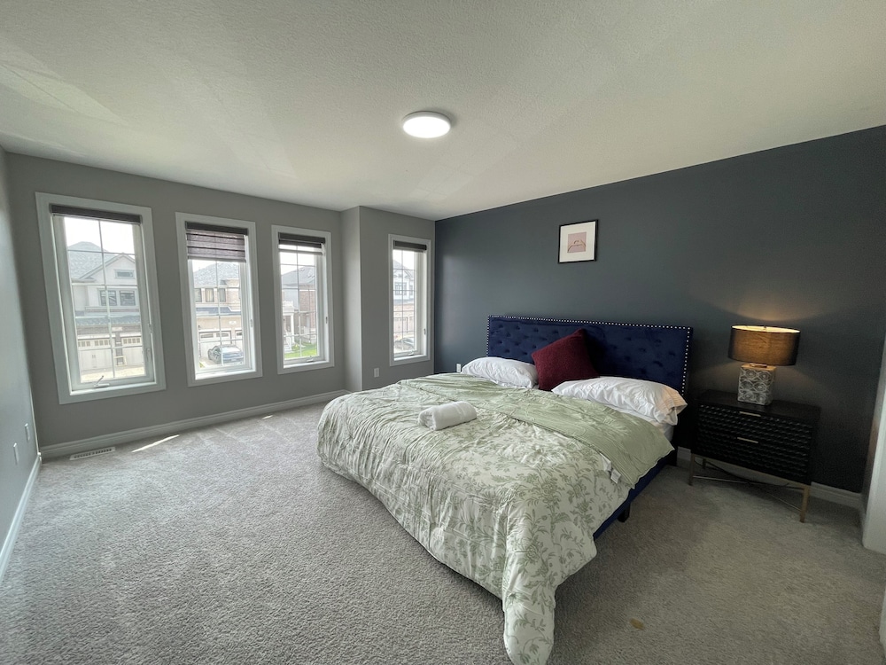 Fully Detached 4 Bedroom House In Kitchener - Kitchener