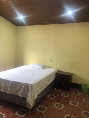 Quarto Clássico com Cama de Casal, 1 quarto, vista para o lago | Wi-fi grátis