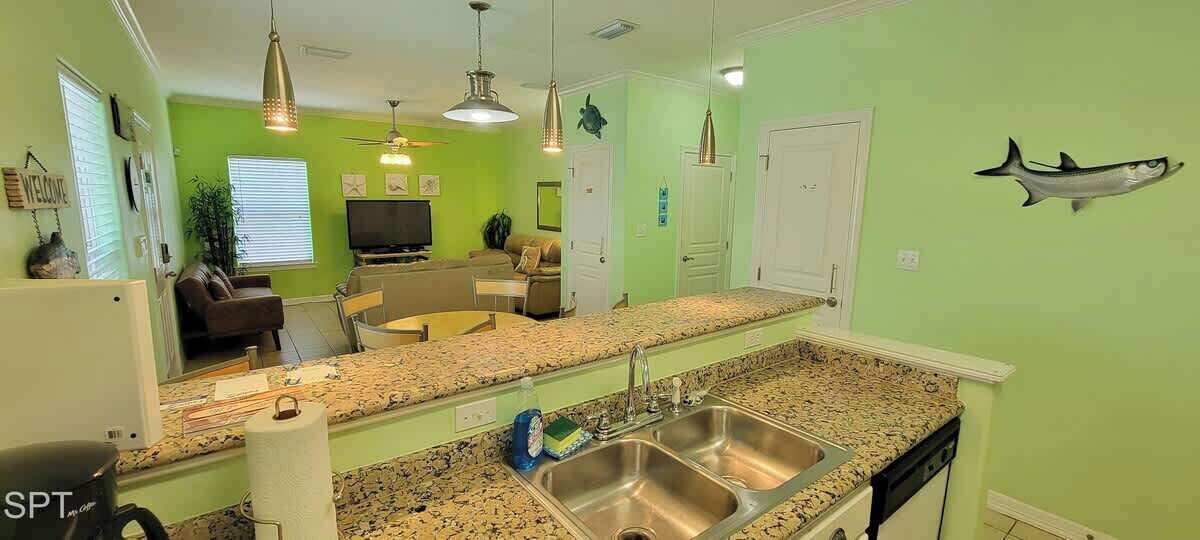 Condo, várias camas, cozinha, vista para a piscina | Parte interna