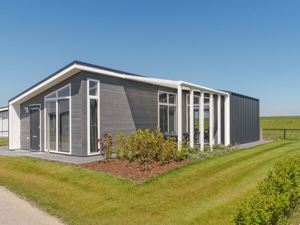 House In Zeeland With Terrace By The Dyke - Wemeldinge