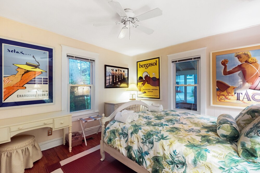 Dog-friendly 2-story home near beach with screened porch, fast WiFi, W ...