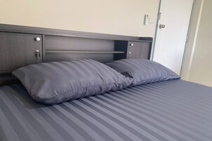 Quarto casal | Escrivaninha, Wi-Fi de cortesia, roupa de cama