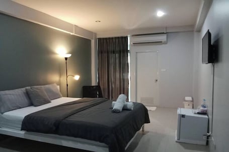 Quarto Duplo Standard | SecretƔria, Wi-fi grƔtis, roupa de cama fornecida