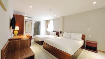 Quarto Triplo Superior | Secretária, Wi-fi grátis, roupa de cama fornecida