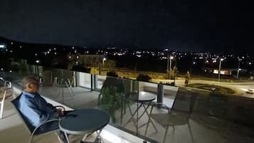 Suite Familiar, varanda, vista para a praia | Terraço/pátio interior