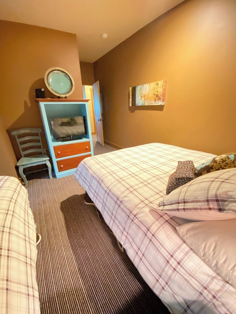 Basin Creekside: Hot Tub - Boyne City, MI