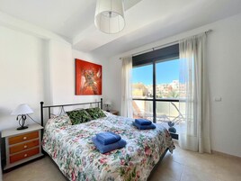 Apartamento | 1 quarto, ferros/tábuas de passar roupa, roupa de cama