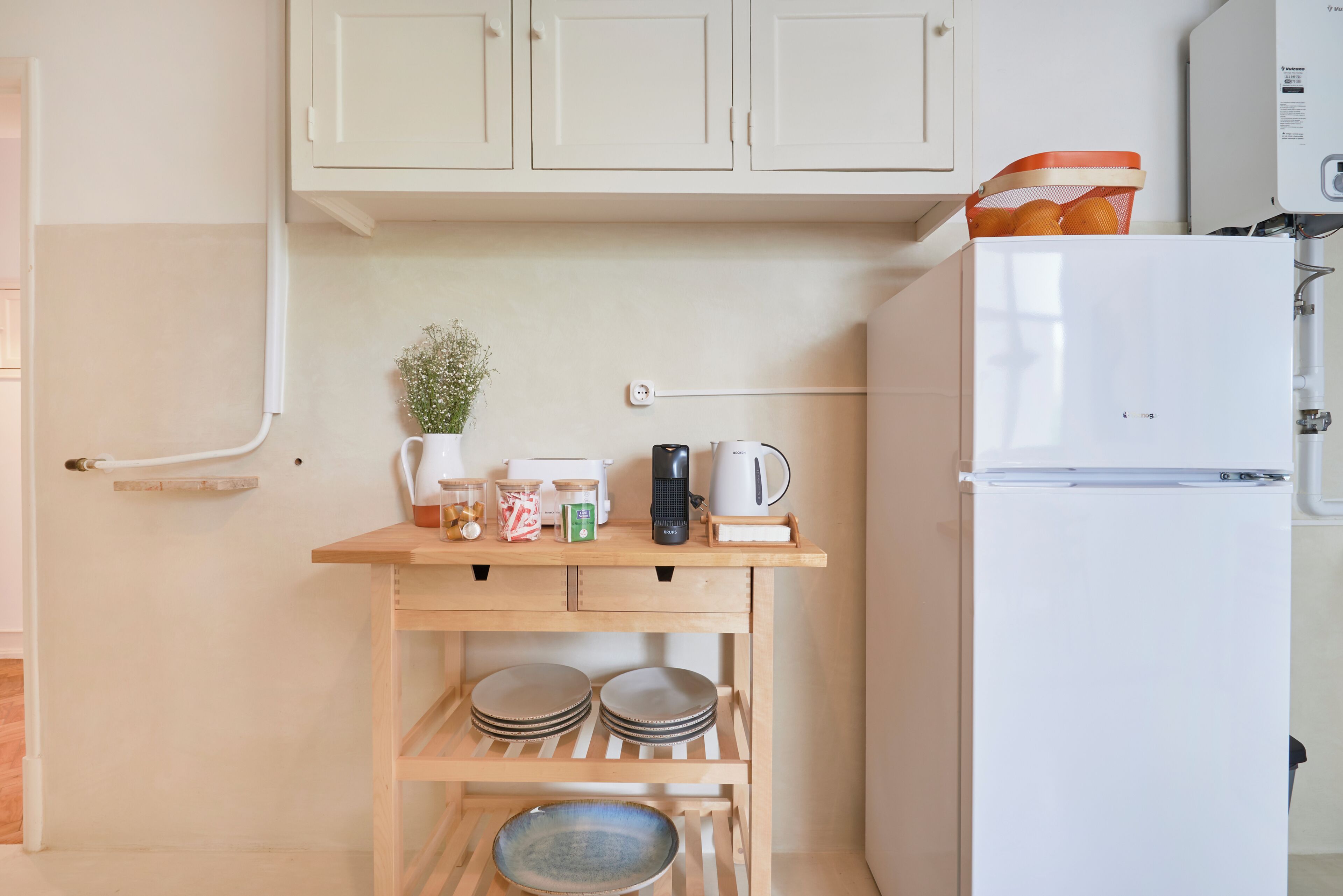 Apartamento, 2 quartos | Cozinha privada | Um frigorífico, um micro-ondas, um forno, uma placa de cozinha 