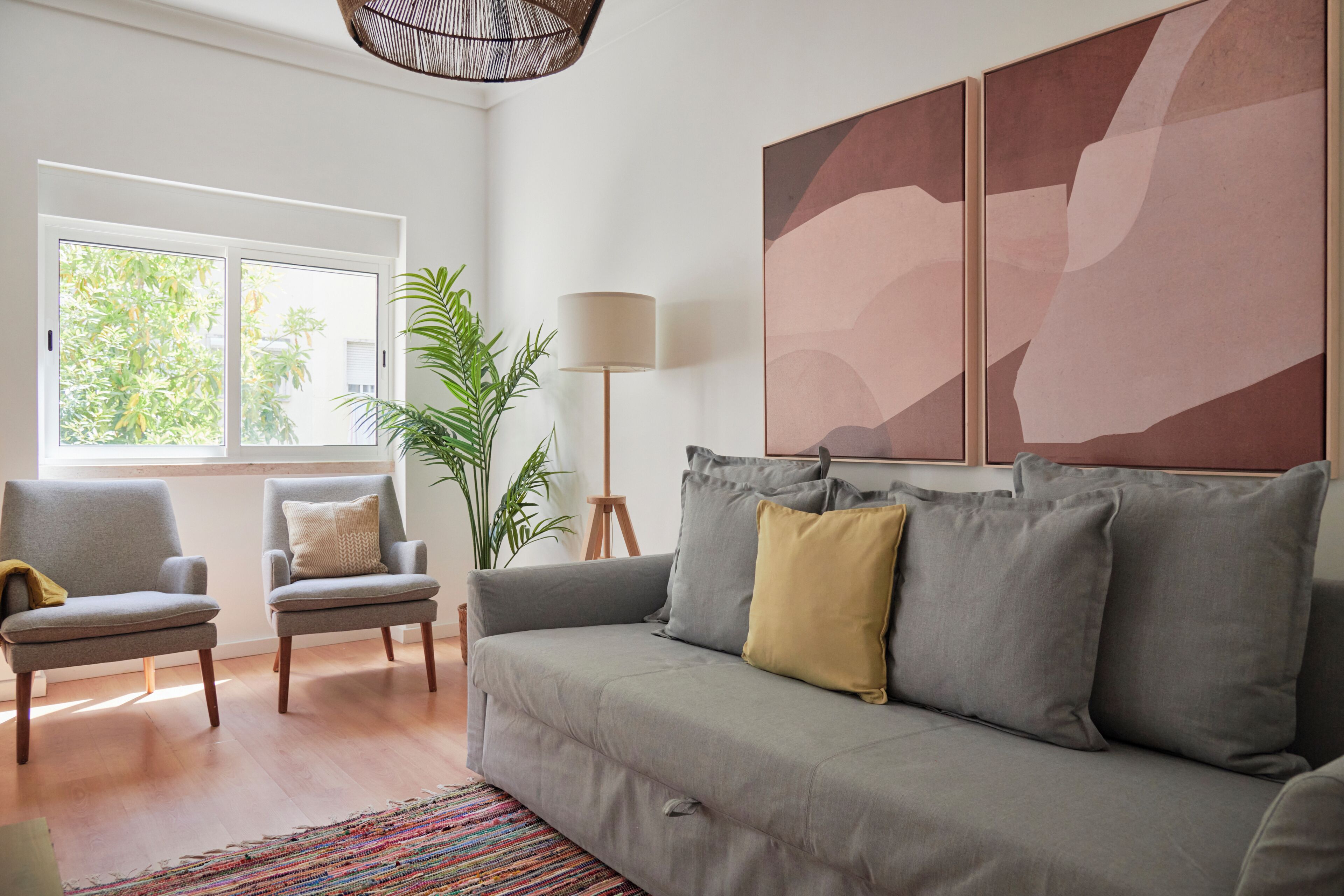 Apartamento, 2 quartos | Sala | TV de ecrã plano 
