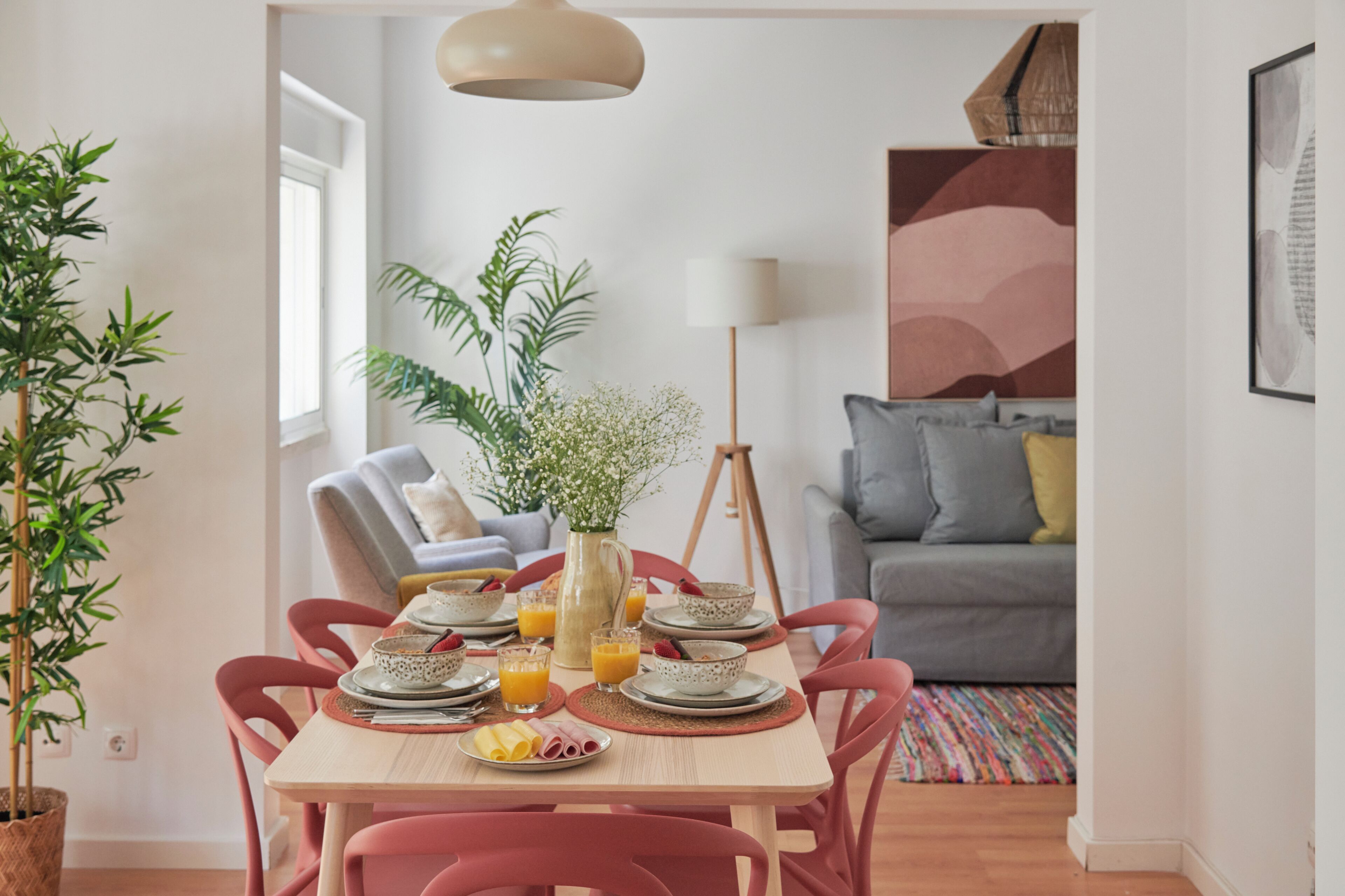 Apartamento, 2 quartos | Sala | TV de ecrã plano 