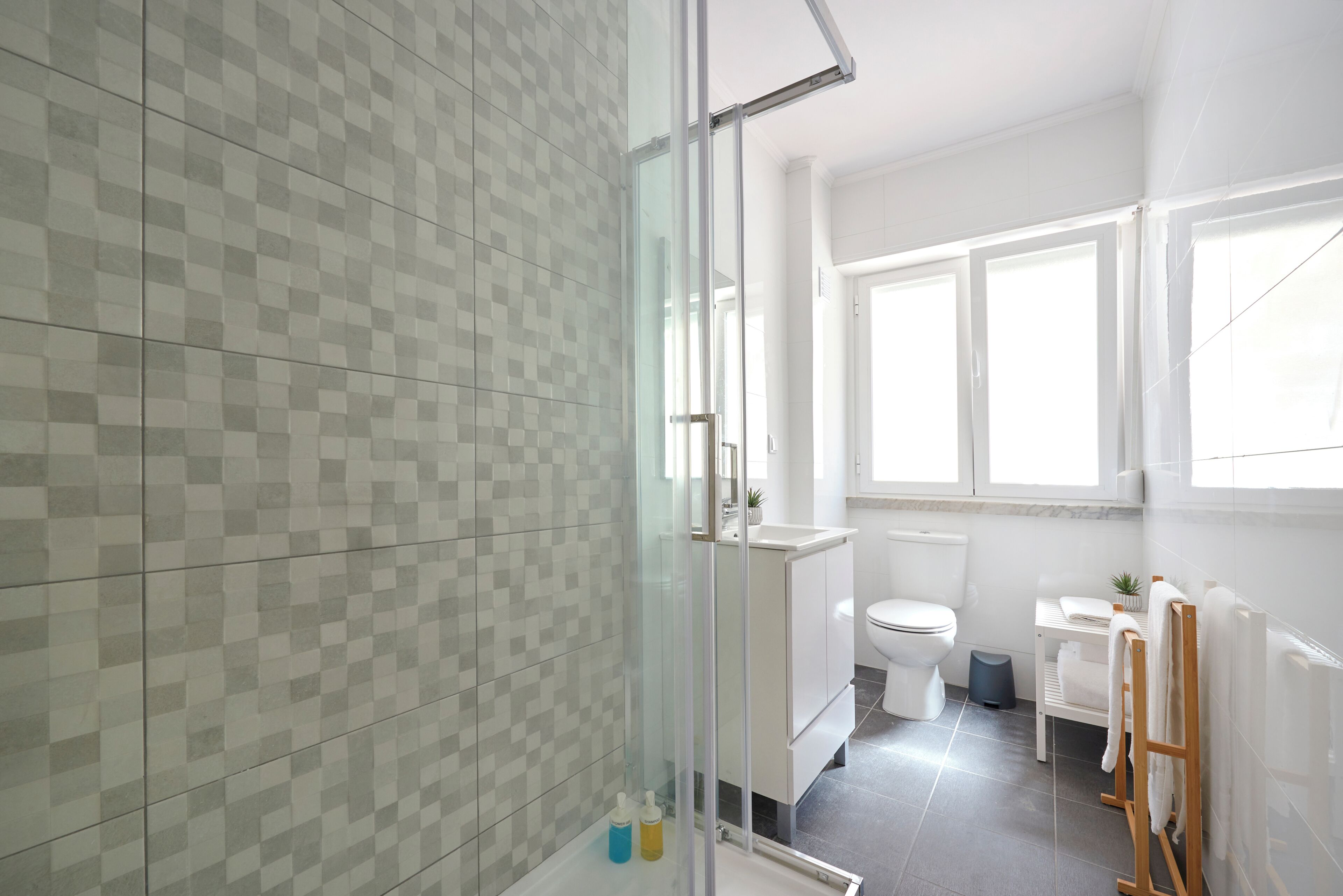 Apartamento, 2 quartos | Casa de banho | Toalhas fornecidas 