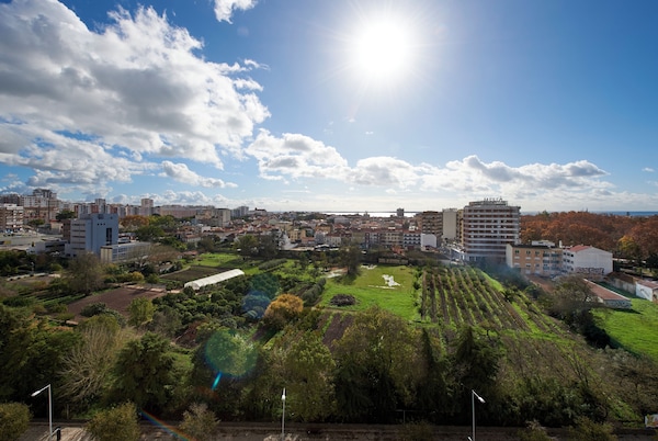 Seaview & Sunset Balcony Charm, By Timecooler - Setúbal