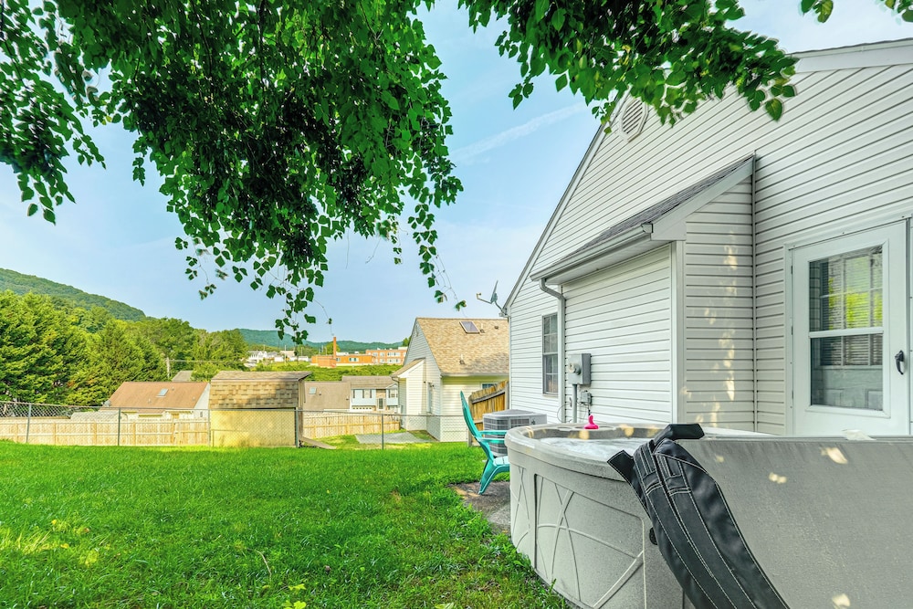 Roanoke Mountain Home: 4 Mi To Blue Ridge Parkway! - Roanoke, VA