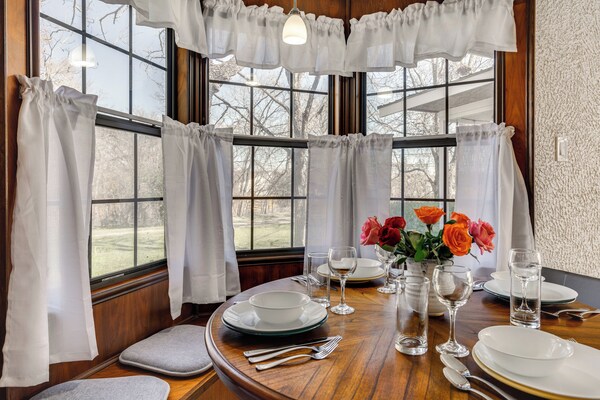 Charming Austin Home On 2 Acres: Bbq & Yard! - Austin, TX