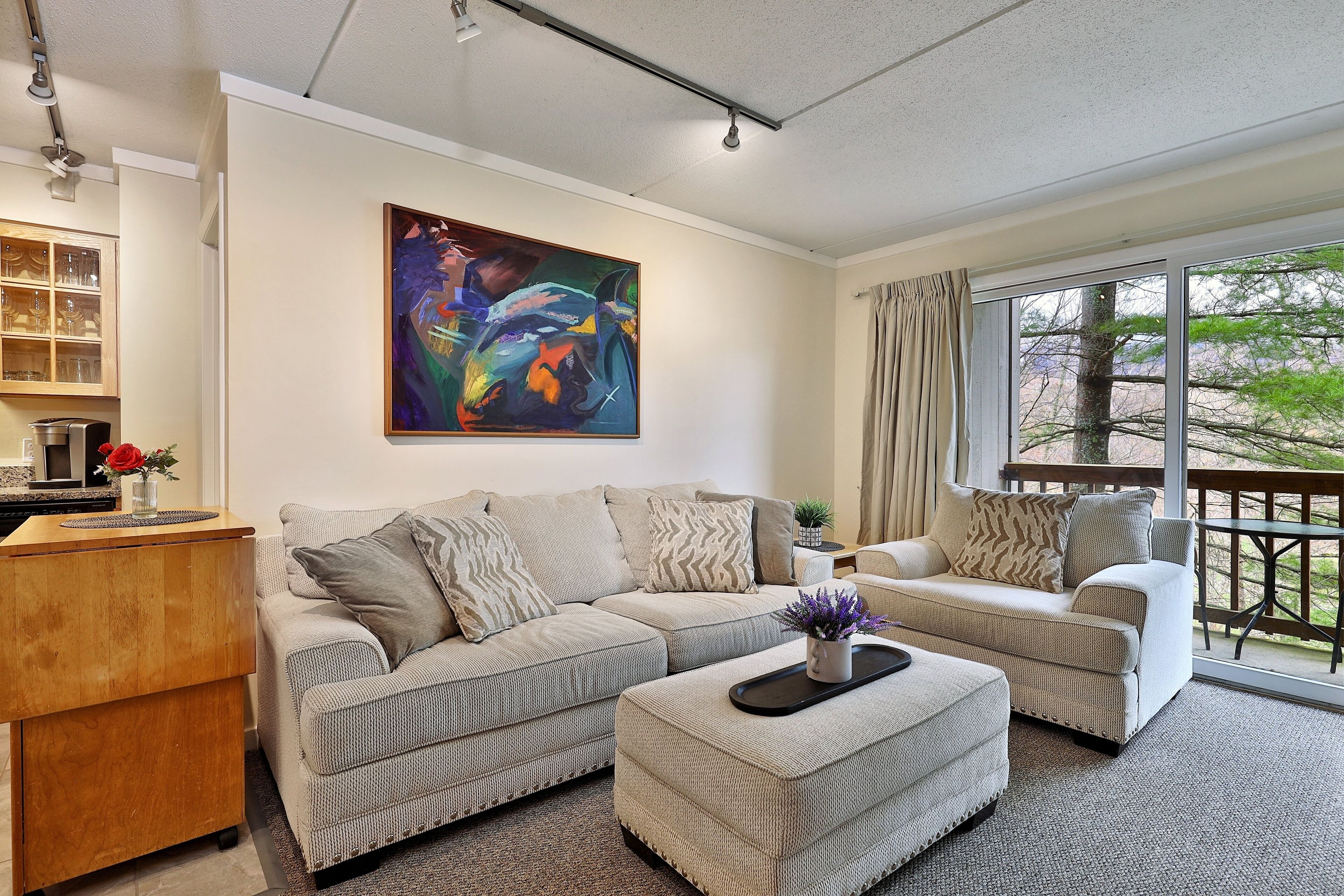 Condo, 3 quartos | Área de estar