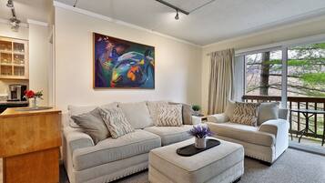 Condo, 3 quartos | Área de estar