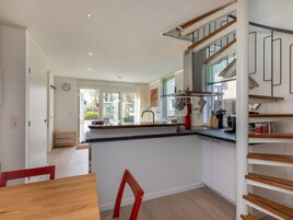 Casa | Cozinha privada | Uma chaleira elétrica, uma torradeira 