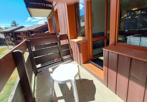 100m from ski slopes, 3rd floor, view resort, balcony, tv, ski locker ...