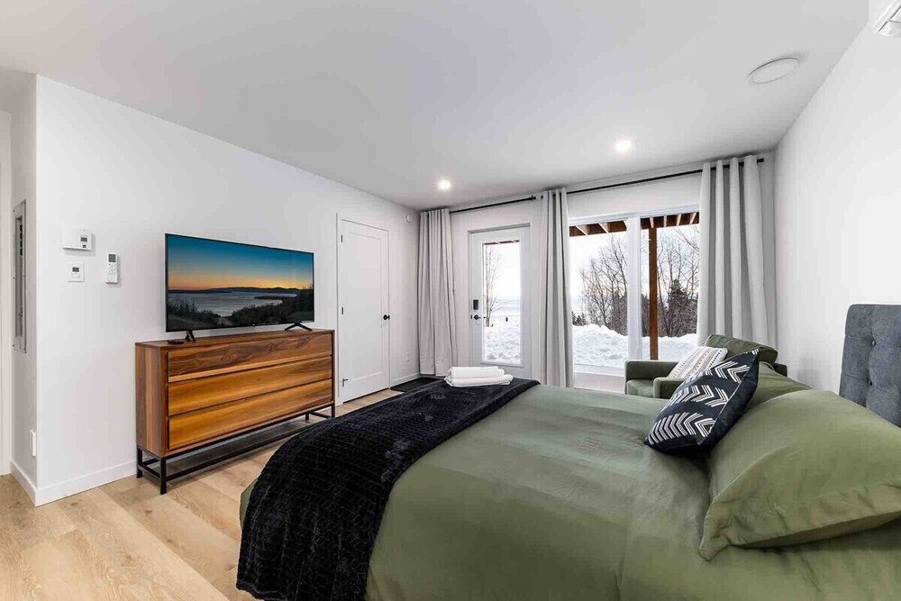 Studio Le Chaleureux 59VC At le Massif doorstep - Petite-Riviere-Saint-Francois | Vrbo