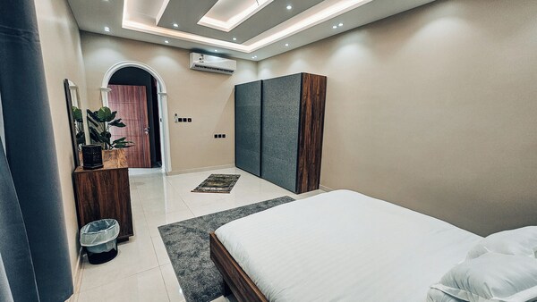 Foothills Luxury Residence - Medina