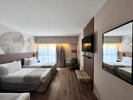 Quarto Triplo Superior | Cofre no quarto, secretária, Wi-fi grátis, roupa de cama fornecida 