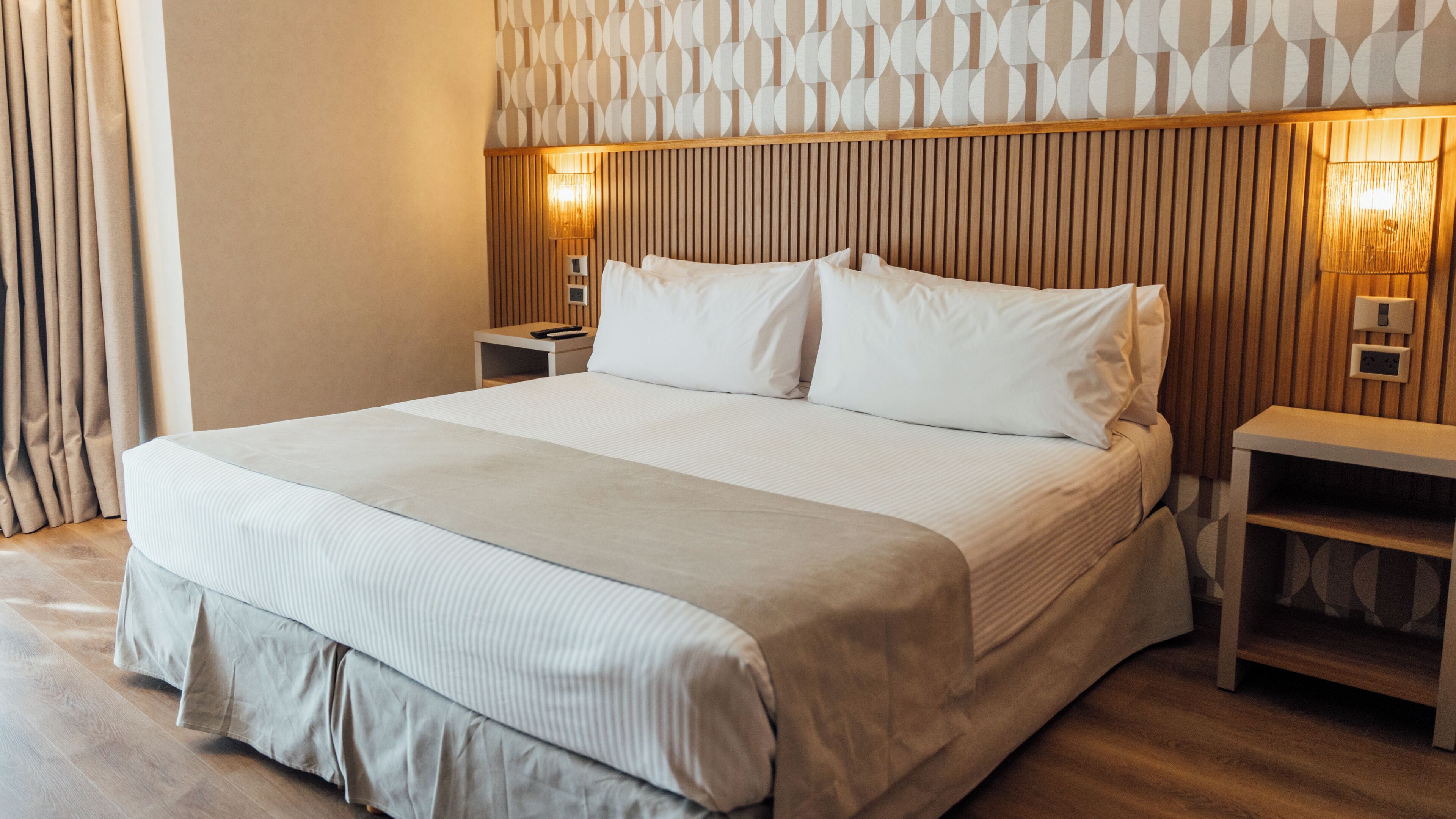 Cofre no quarto, secretária, Wi-fi grátis, roupa de cama fornecida 
