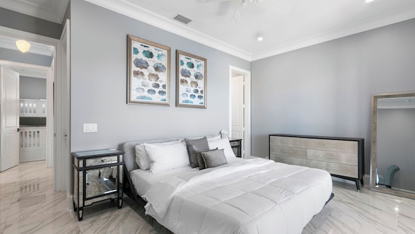 Marco Polo By Avantstay Waterfront 5bdr, Pool, Spa, Fire Pit, Walk To Beach - Marco Island, FL