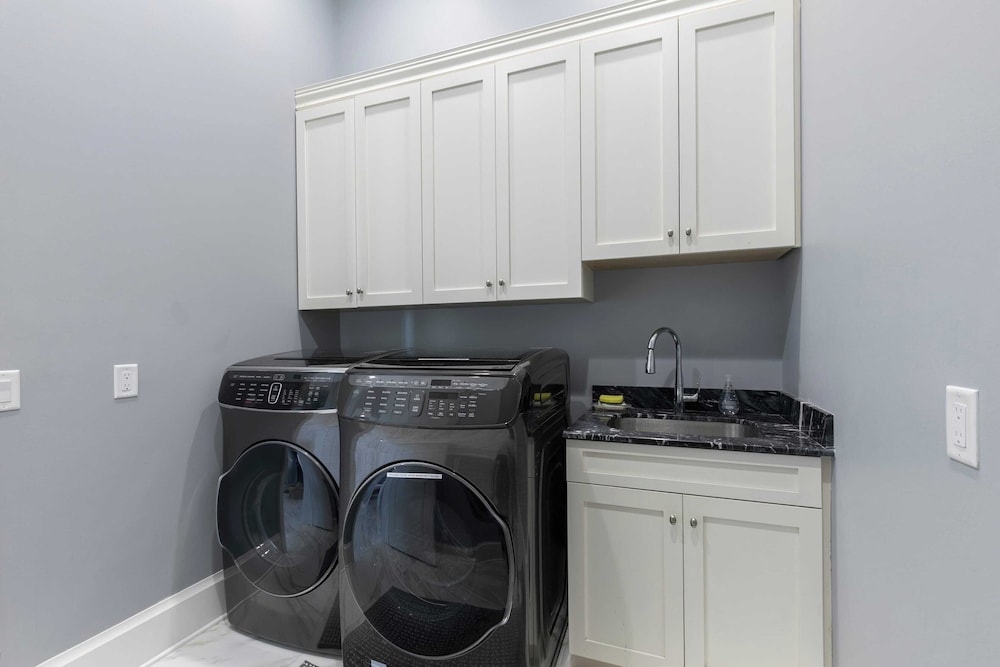 Marco Polo By Avantstay Waterfront 5bdr, Pool, Spa, Fire Pit, Walk To Beach - Marco Island, FL