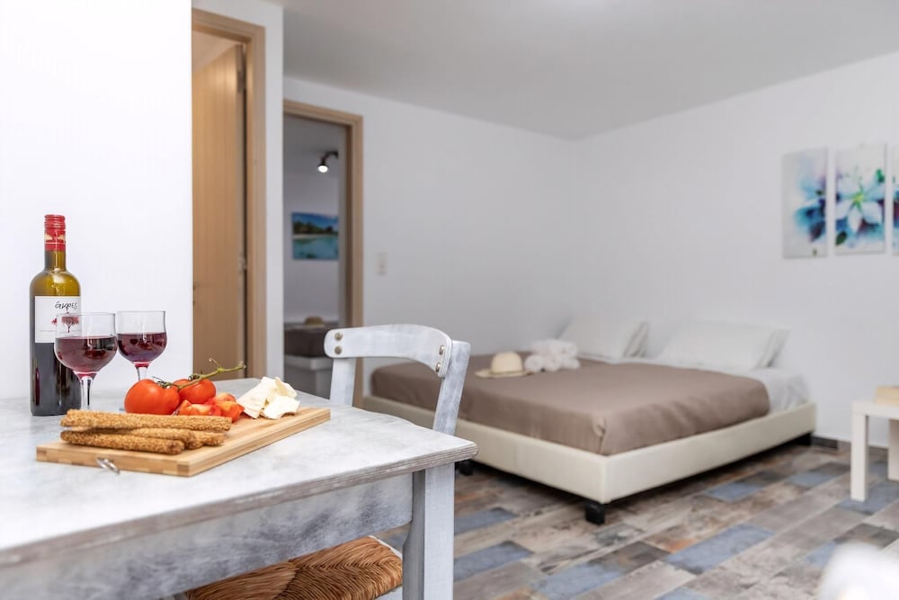 Luxury Naxos Suites | Superior Apartment With Balcony | Steps Away From The Main Square | Saint George - Naxos