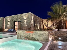 Suíte superior, vista para a piscina | Vista da sacada