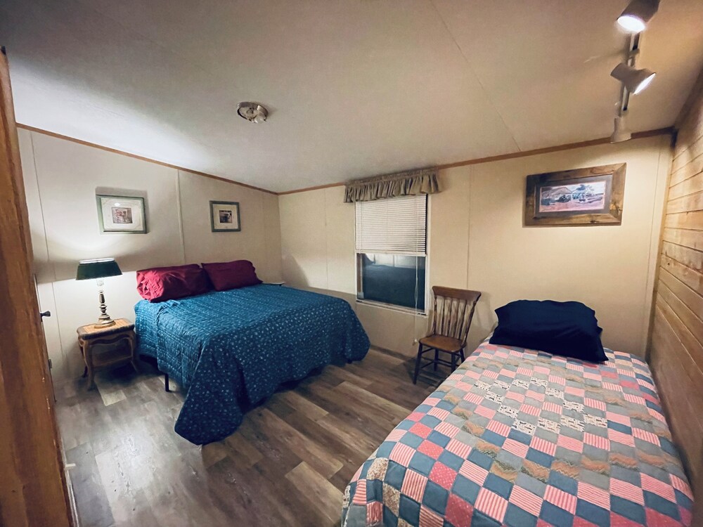 5 Cabins+2400 Sq Ft Dance Hall! - Fredericksburg, TX